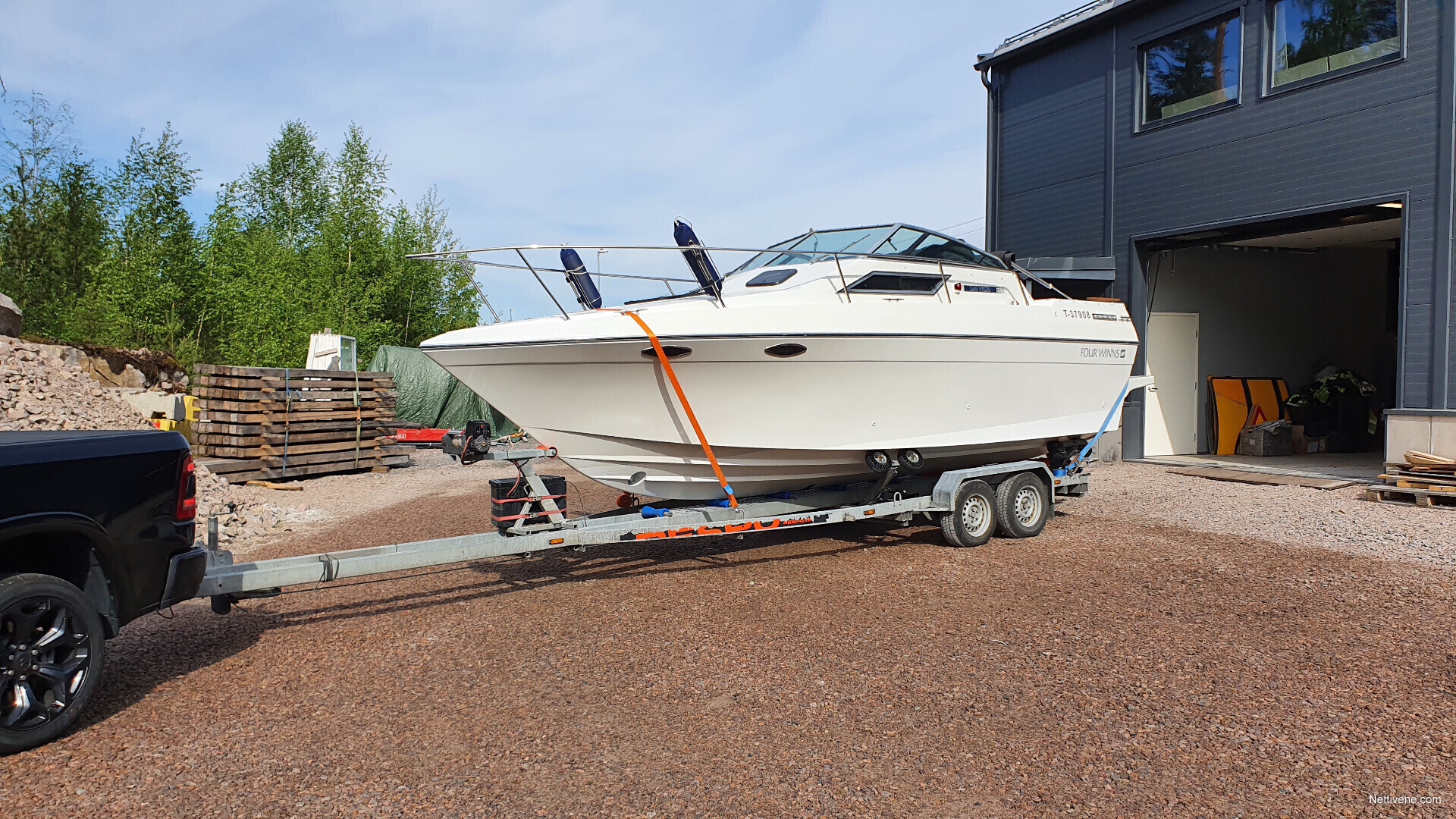 Four Winns 245 Vista (VARATTU 26.6 ASTI) Motor boat 1989 Kaarina ...