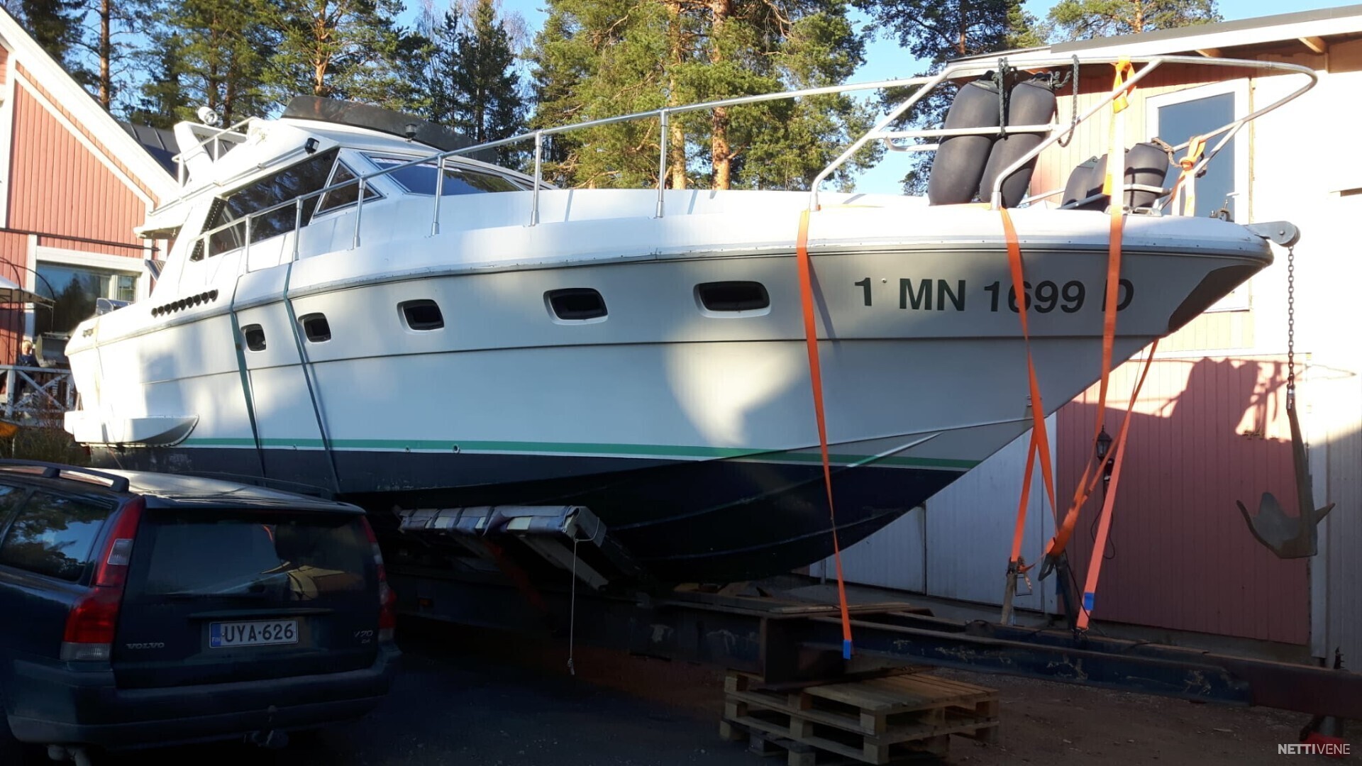 Mochi Dominator 42 Moottorivene 1981 Äänekoski - Nettivene