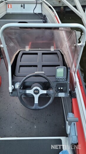 Buster L -venepaikka loppukaudeksi- Moottorivene 2004 Helsinki - Nettivene