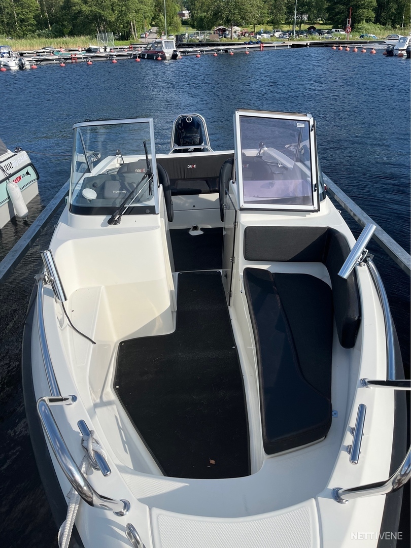 Buster XLe traileri mukaan Moottorivene 2013 Savitaipale - Nettivene