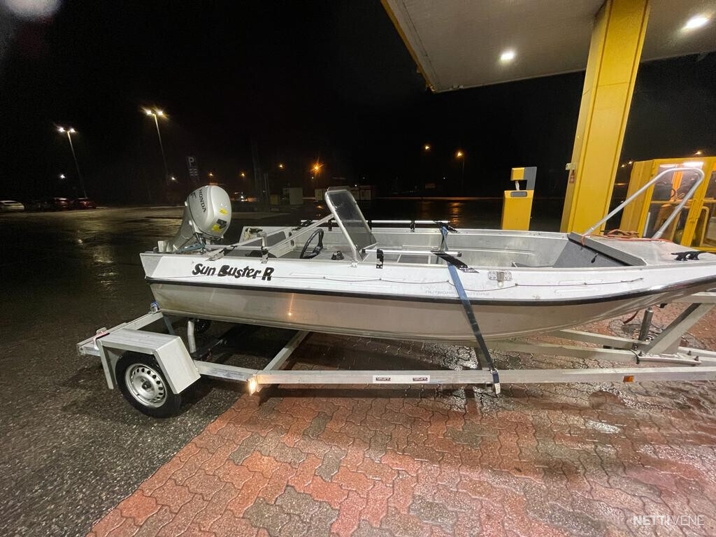 Buster Sun Buster R - Varattu Moottorivene Kouvola - Nettivene